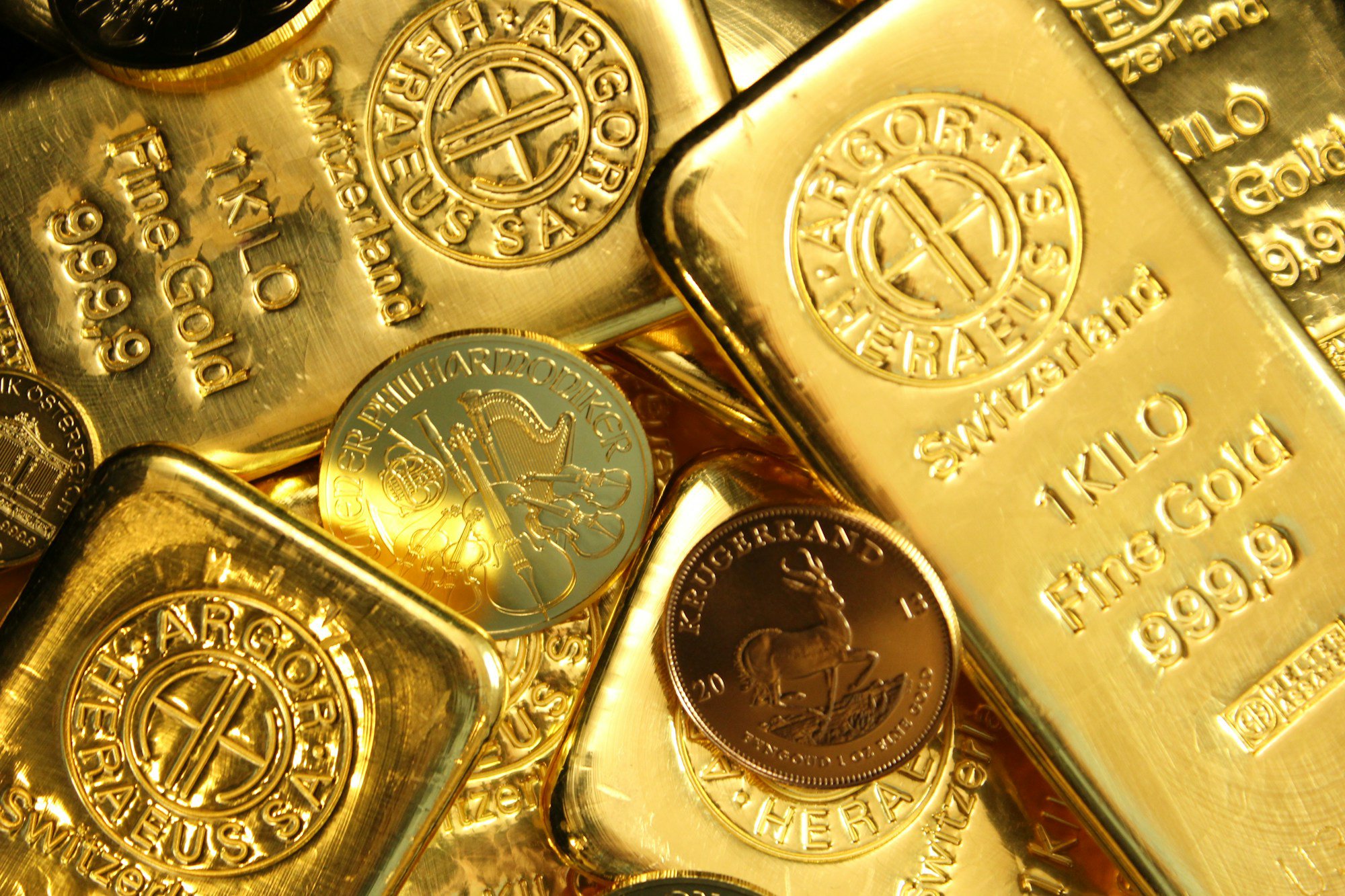 Gold Breaks $5,300 as Weak Dollar and Global Tensions Fuel Record Run ...